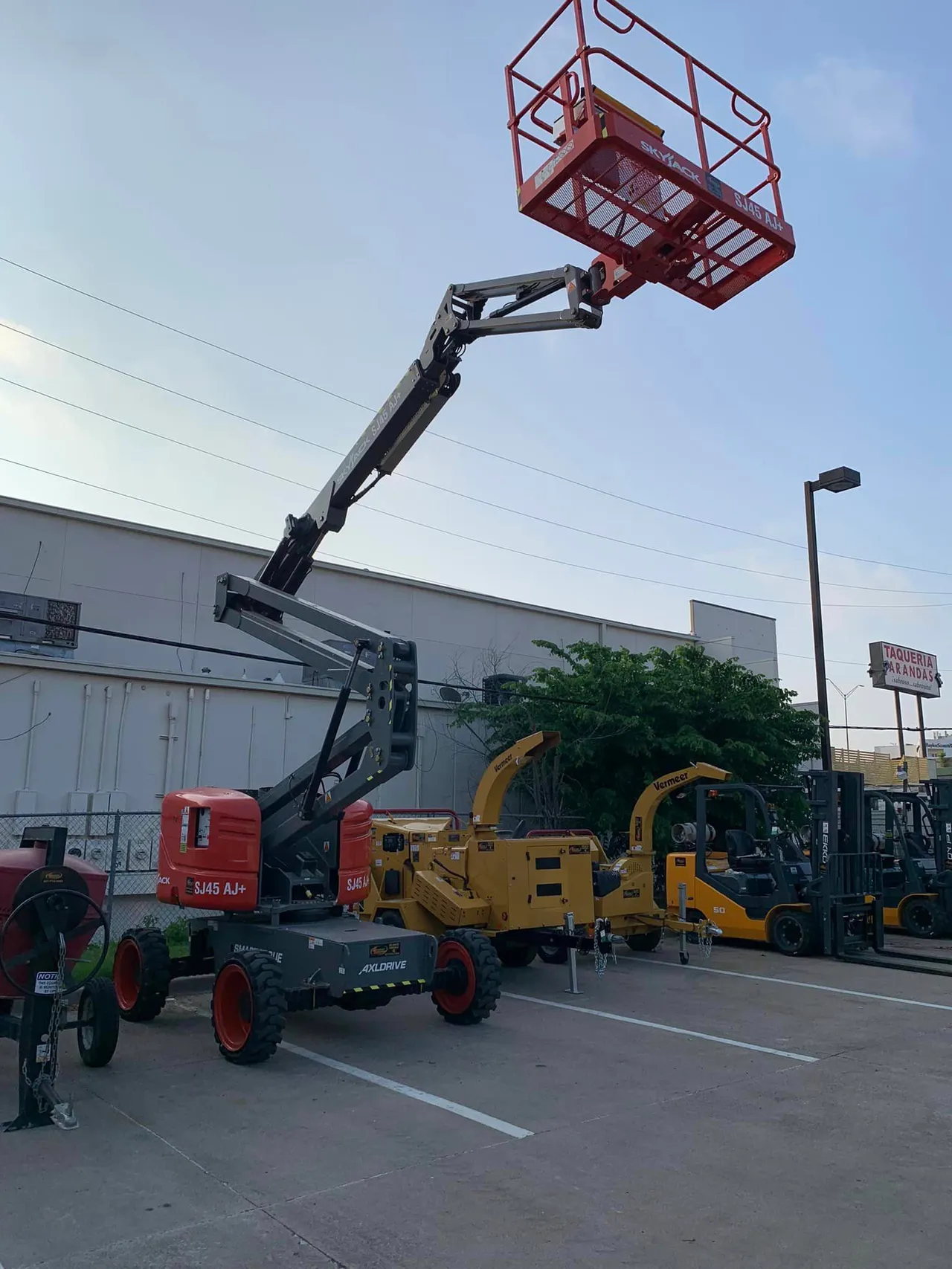 BOOM LIFT & SCISSOR LIFT RENTALS